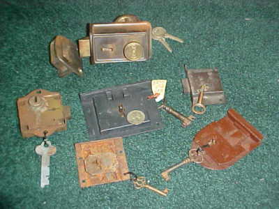 VINTAGE ANTIQUE DOOR CABINET LOCKS KEYS FURNITURE CHEST -- Antique ...