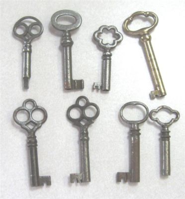 8 VINTAGE ORNATE AND UNUSUAL SKELETON KEYS. -- Antique Price Guide ...