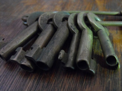 LARGE BRASS BARREL KEY KEYS NICE W / WW2 SAFETY PIN -- Antique Price ...