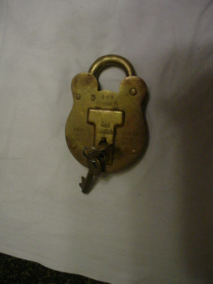 OLD BRASS LOCK WITH 2 KEYS OLD ENGLISH ADMIRALTY -- Antique Price Guide ...