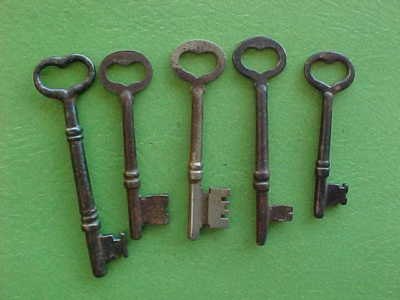 5 ANTIQUE "HEART SHAPED" SKELETON KEYS. -- Antique Price Guide Details Page
