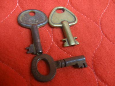 Vintage 3 Hollow Barrel Skeleton Keys w/markings -- Antique Price Guide ...