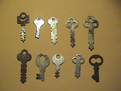 TEN VINTAGE FLAT KEYS -- Antique Price Guide Details Page