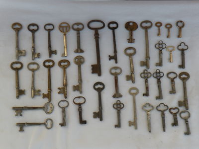 ANTIQUE VINTAGE SKELETON KEY LOT 37 KEYS -- Antique Price Guide Details ...