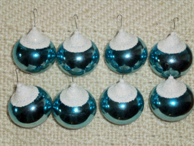 UNIQUE VTG XMAS BALLS WITH IMBEDDED HOOKS, SNOW, GLITER -- Antique ...