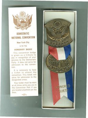DEMOCRATIC NATIONAL CONVENTION 1976 HONORED GUEST BADGE IN BOX ...