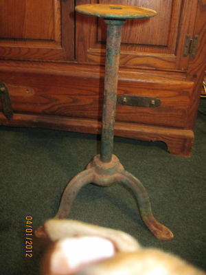 ANTIQUE / VINTAGE CAST IRON STOOL BASE -- Antique Price Guide Details Page