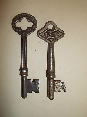 2 VINTAGE RUSSELL & ERWIN MFG. CO. SKELETON KEYS PAT'D JAN 19. 04 R&E ...