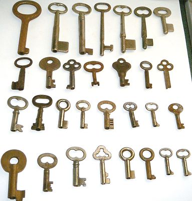 30 Vintage Antique Old Skeleton Keys Barrel Bit Keys Lock Chest And ...