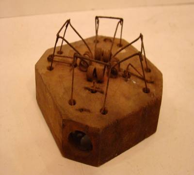 Antique VICTOR CHOKER MOUSE TRAP Primitive Wood & Wire Four Mouse Trap ...