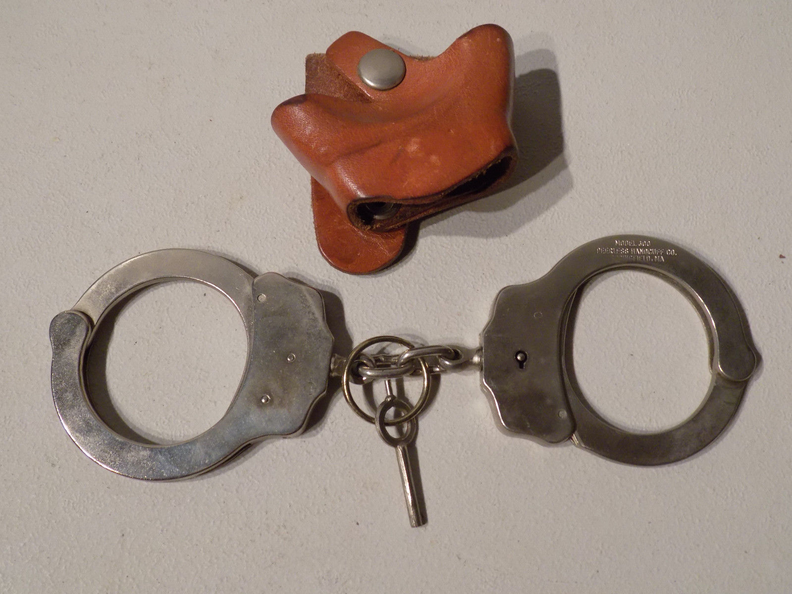 Vintage Peerless Handcuff Co Model 300 Police Handcuffs Wkey Lift Spot Case Nr Antique