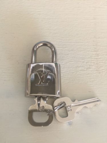 Louis Vuitton Lock #312 Polished Padlock Silver Palladium LV Padlock 2 ... Louis Vuitton Lock #312 Polished Padlock Silver Palladium LV Padlock 2 ...