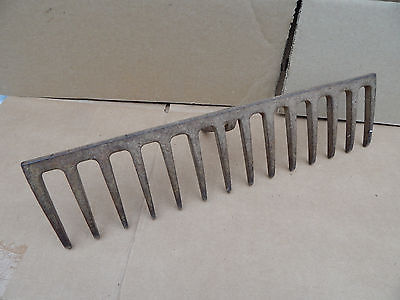OLD PRIMITIVE METAL GARDEN RAKE HEAD TOOL HANGER FENCE DECOR CRAFTS ...