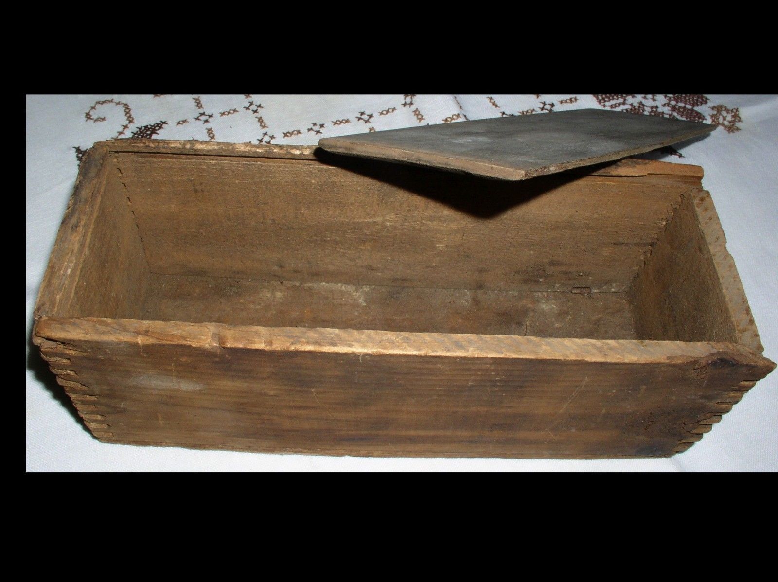 Vintage/Antique Wooden Box Finger Joint With Lid -- Antique Price Guide ...