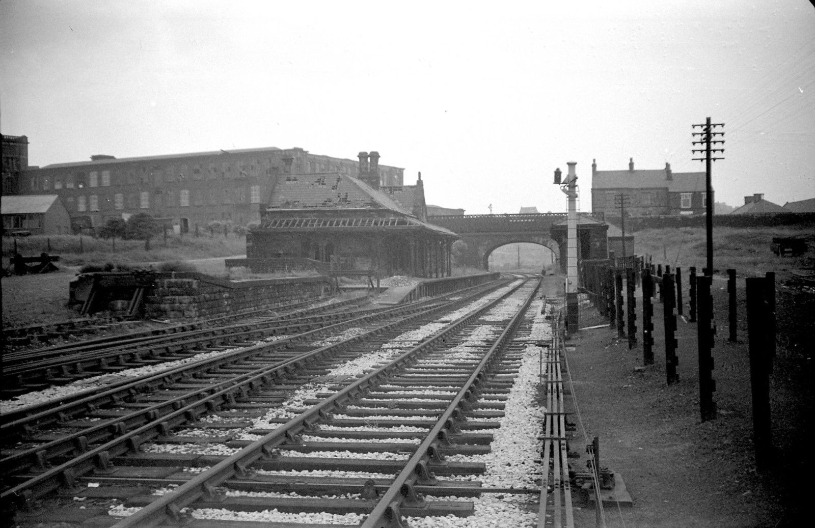 35mm RAILWAY NEGATIVE 2416 28 MIS IDENTIFIED DERELICT STATION LEES