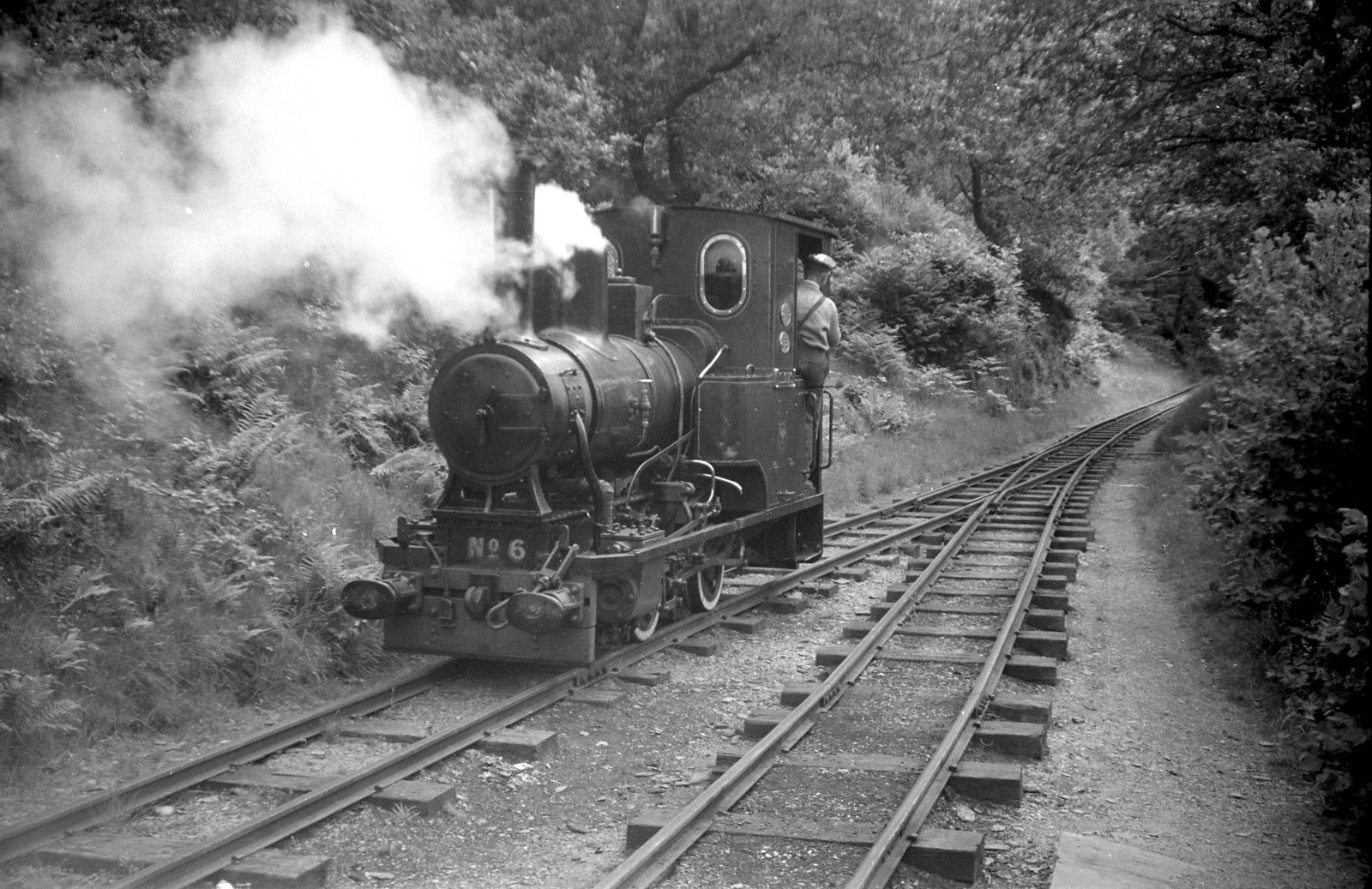 35mm RAILWAY NEGATIVE 2416 18 LOCOMOTIVE 6 DOUGLAS At ABERGYNOLWYN
