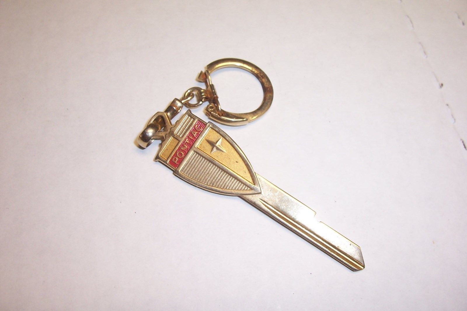 VINTAGE PONTIAC AUTOMOBILE KEY -- Antique Price Guide Details Page