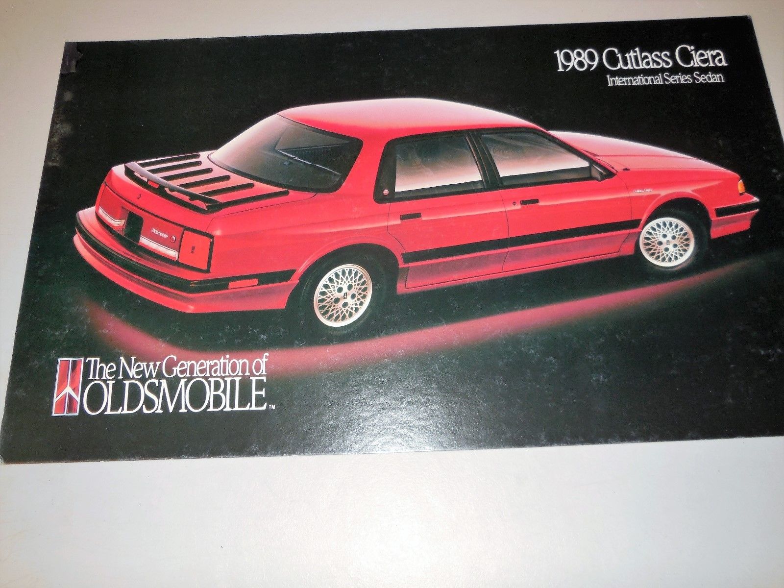 1989 OLDS CUTLASS CIERA INTERNATIONAL SEDAN ORIGINAL DEALER SHOWROOM ...