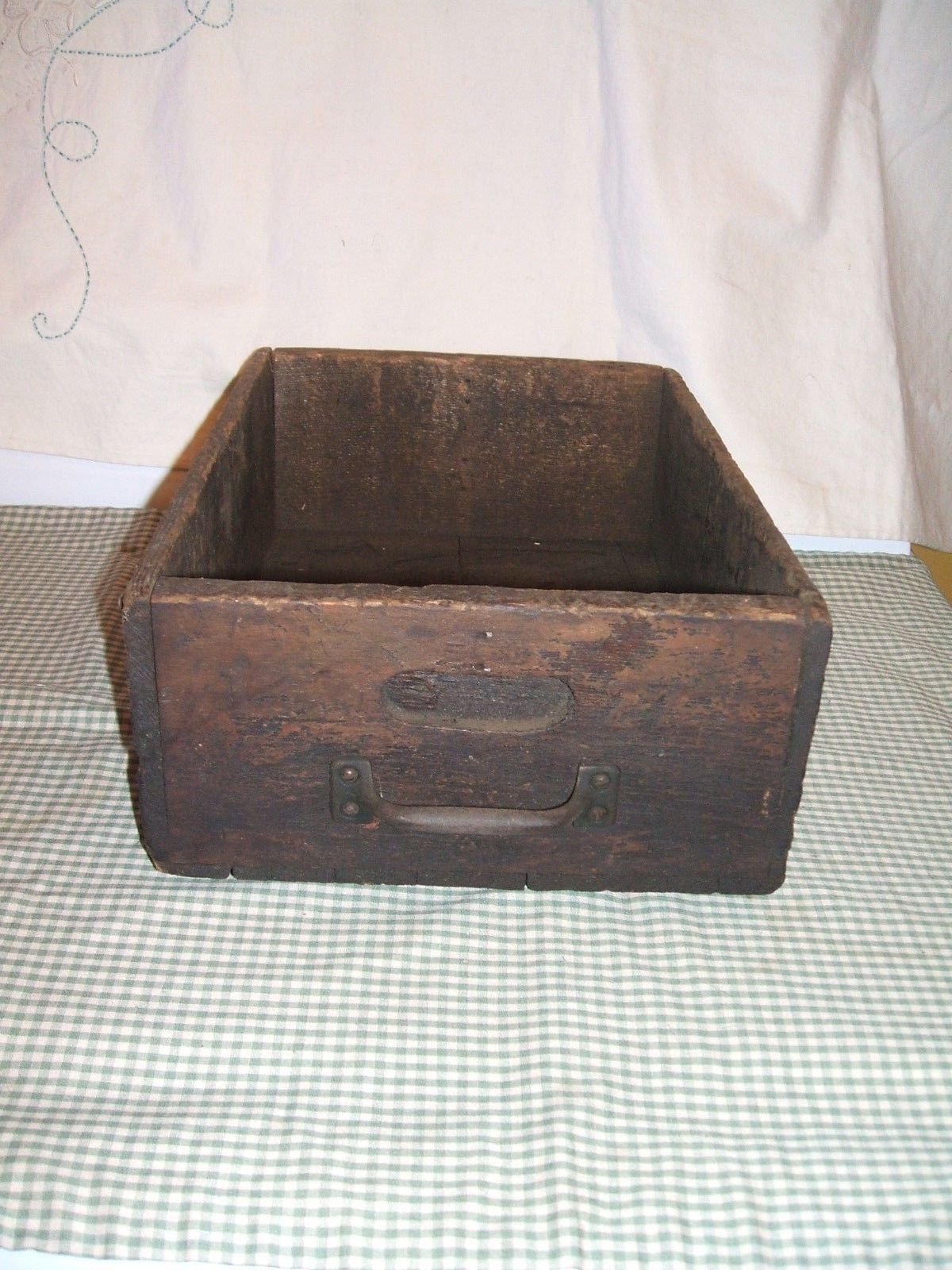 ANTIQUE PRIMITIVE BOX WITH HANDLE -- Antique Price Guide Details Page