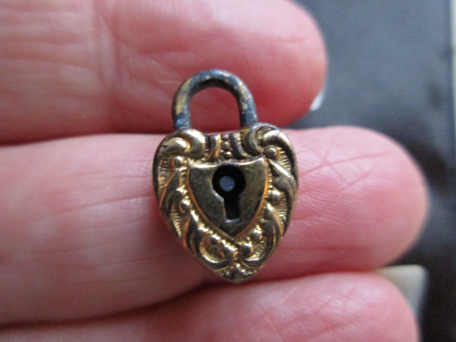 ANTIQUE VINTAGE EDWARDIAN MINIATURE PADLOCK HEART CLASP FOB CHARM ...