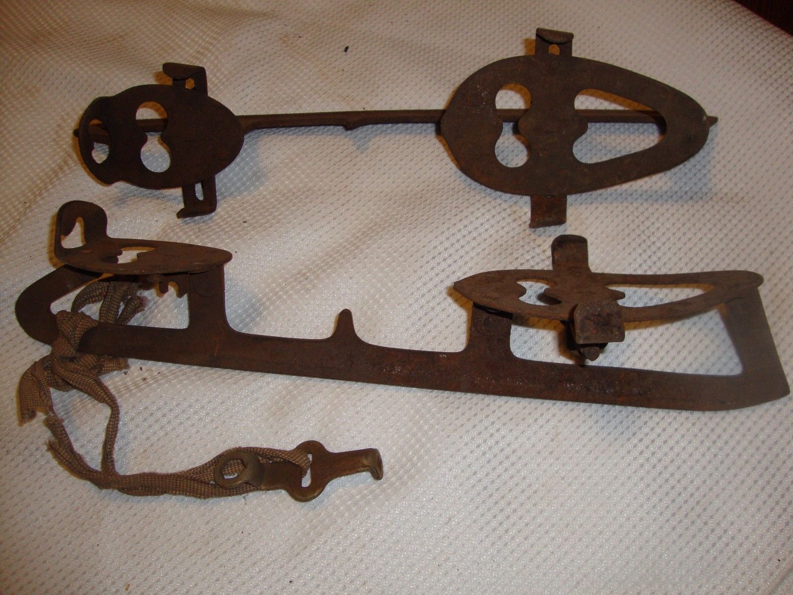 Vintage Clamp on Ice Skates with original Key -- Antique Price Guide ...