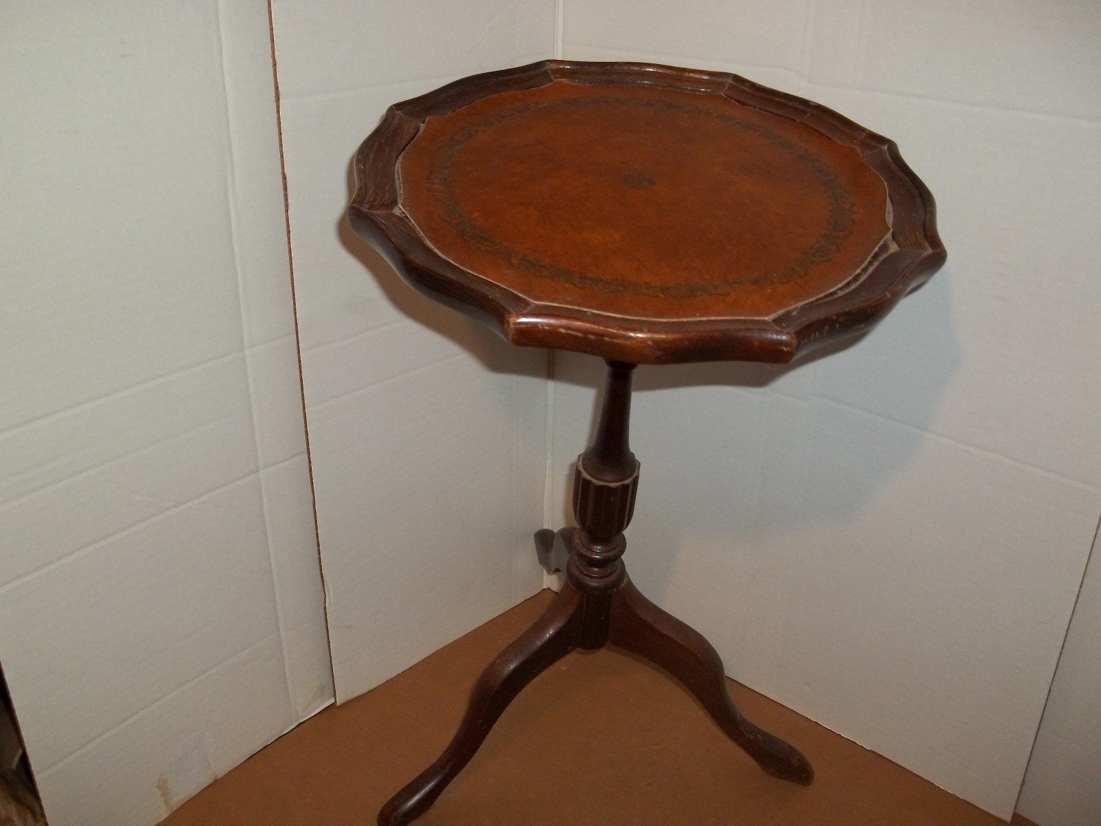 Vintage Wooden Three Leg Side Table -- Antique Price Guide Details Page