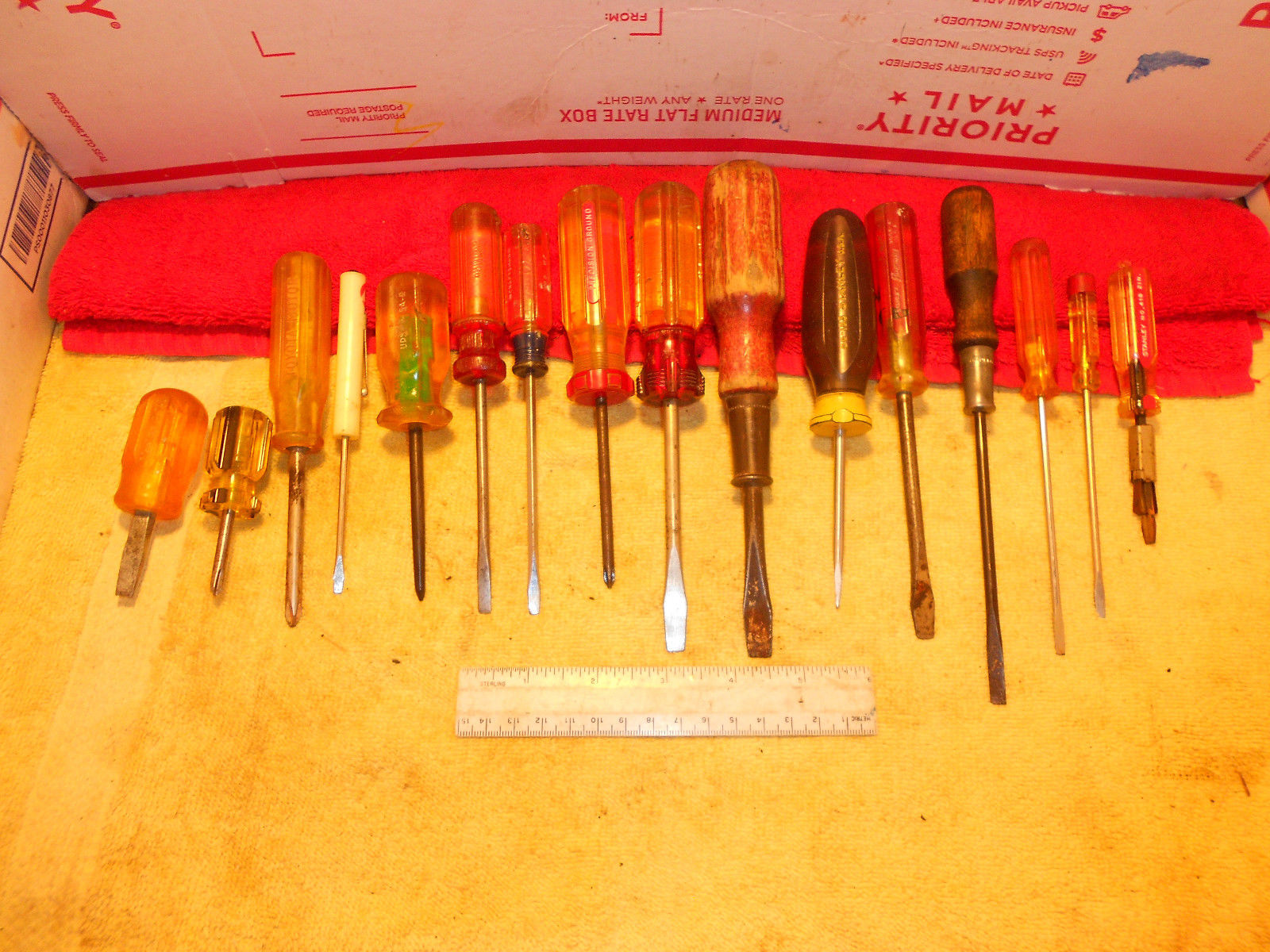 vintage screwdriver lot..Stanley ,CRAFTSMAN, Toyota,others/junk drawer ...