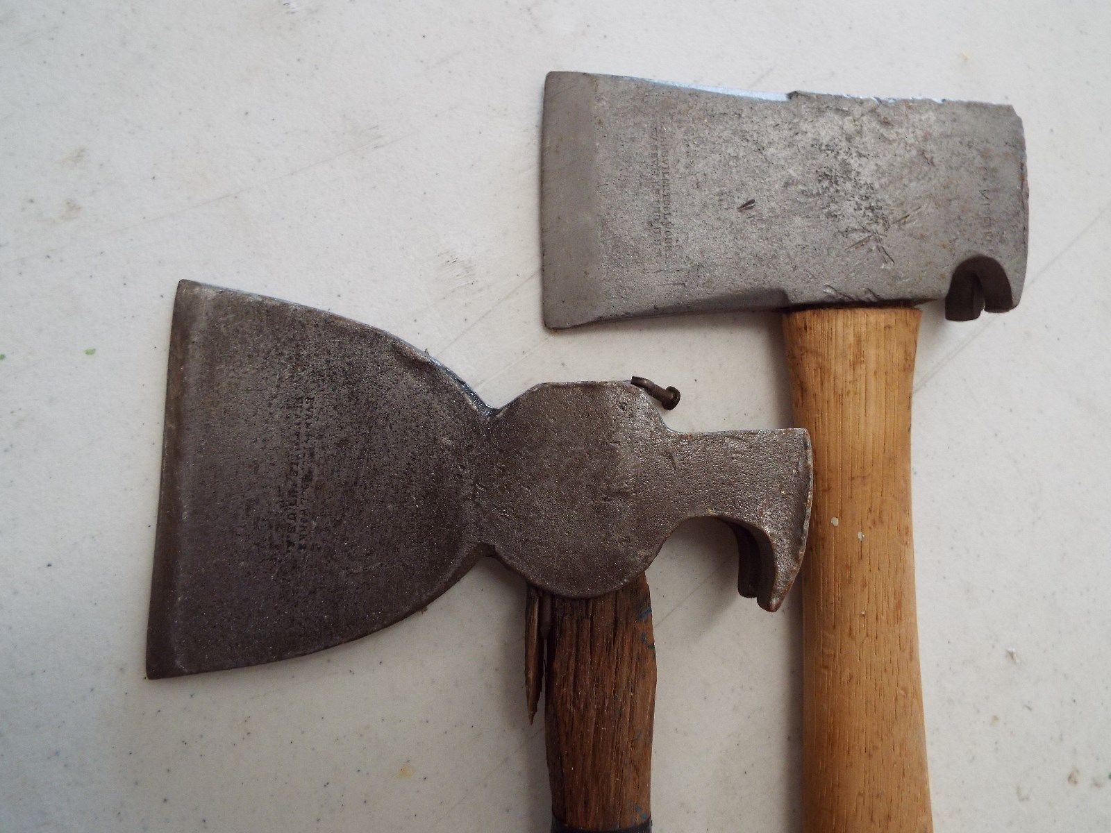 2 VINTAGE EVANSVILLE CARPENTERS HATCHET ACME TOOL CO ROOFING ANTIQUE ...