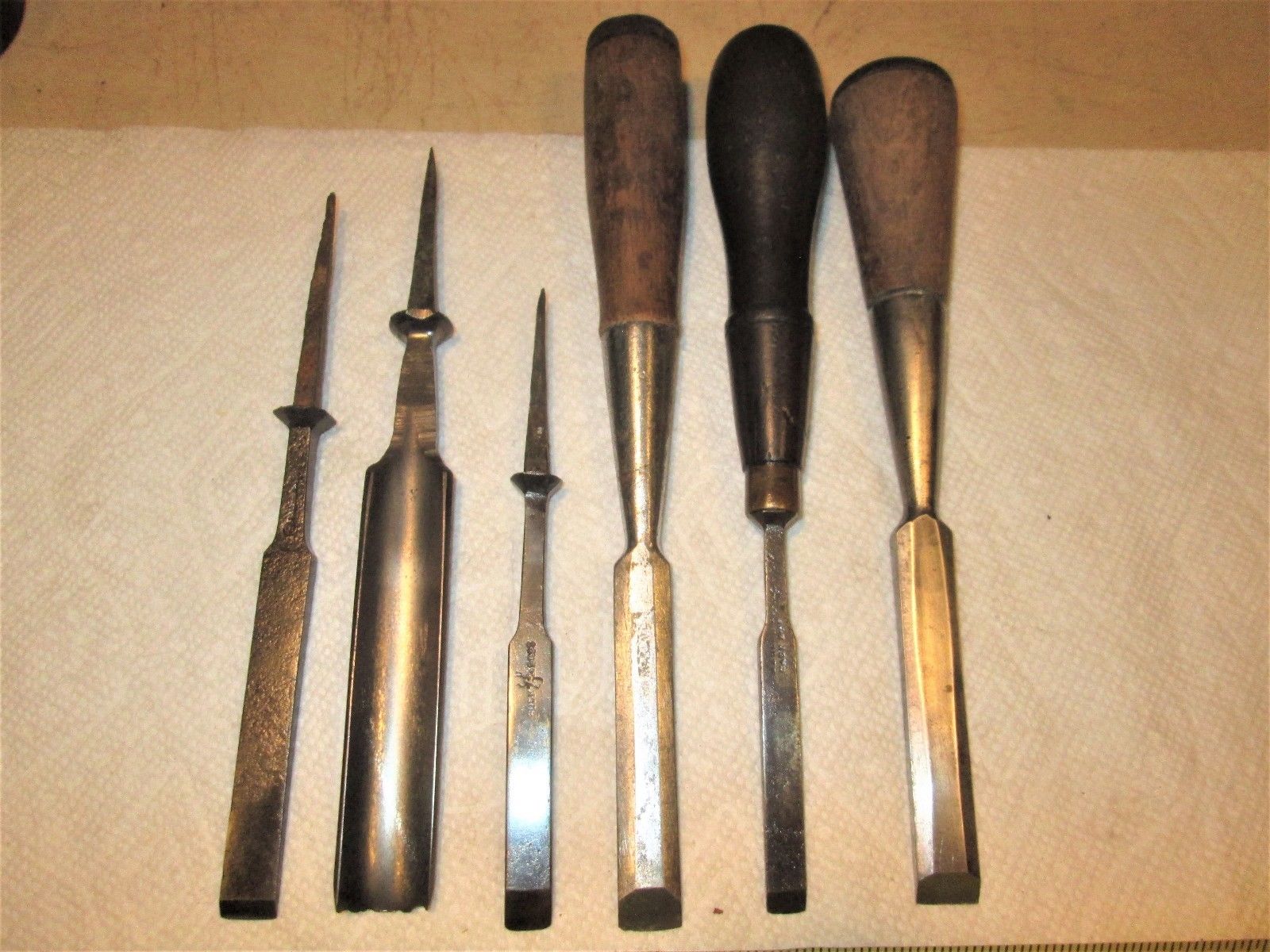 6 Small Wood Chisels -- Antique Price Guide Details Page