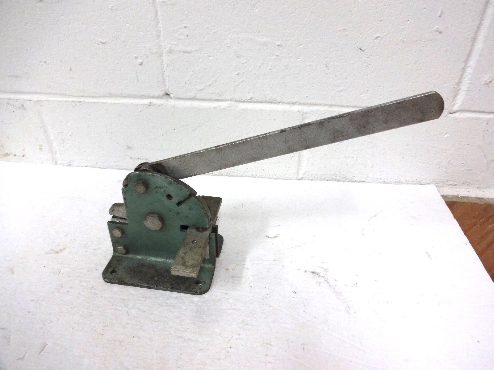 VINTAGE UNMARKED BENCH TOP HAND PUNCH PRESS WITH CUT OFF & FOLD 1/8"X3 ...