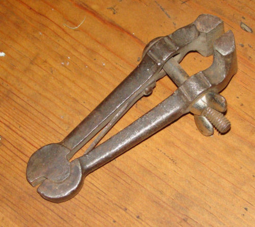 VINTAGE ANTIQUE IRON HAND VISE OLD MACHINISTS TOOL -- Antique Price ...