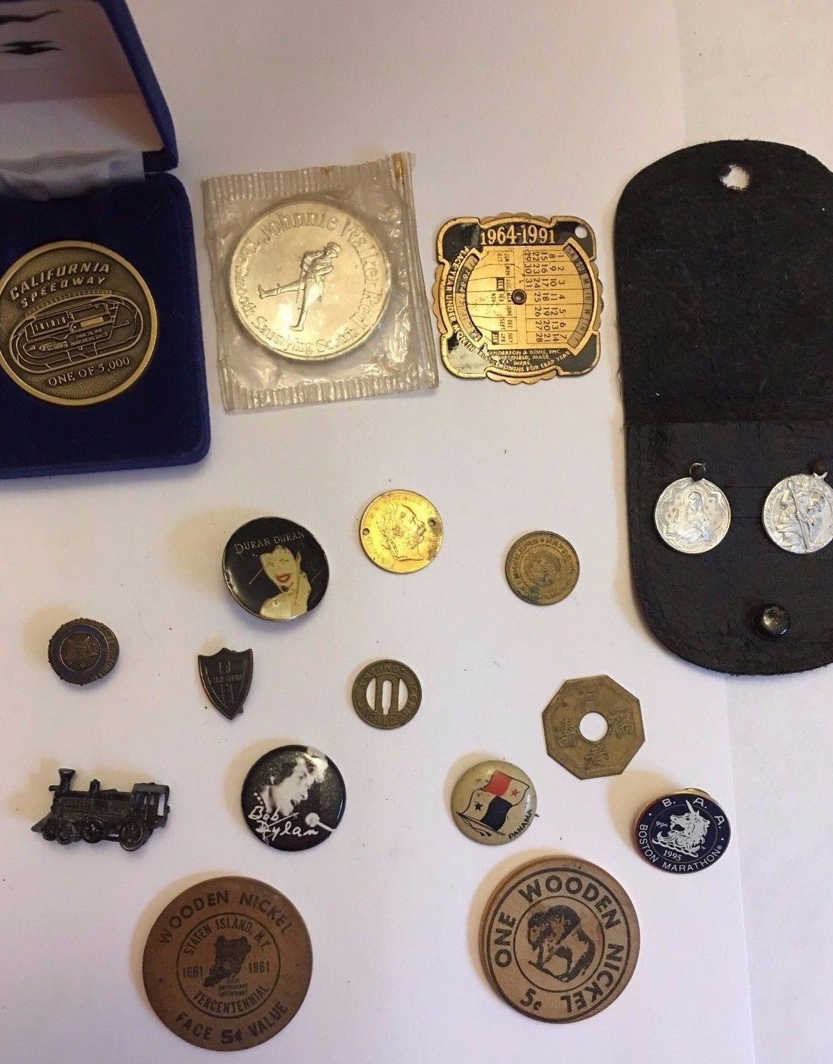 Vintage to antique buttons, coins, miscellaneous medals, etc. LOT of ...