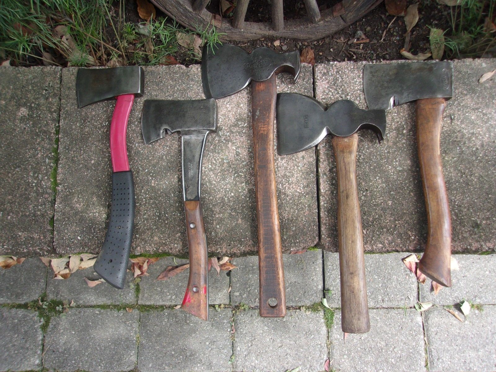 5 VINTAGE HATCHETS -- Antique Price Guide Details Page