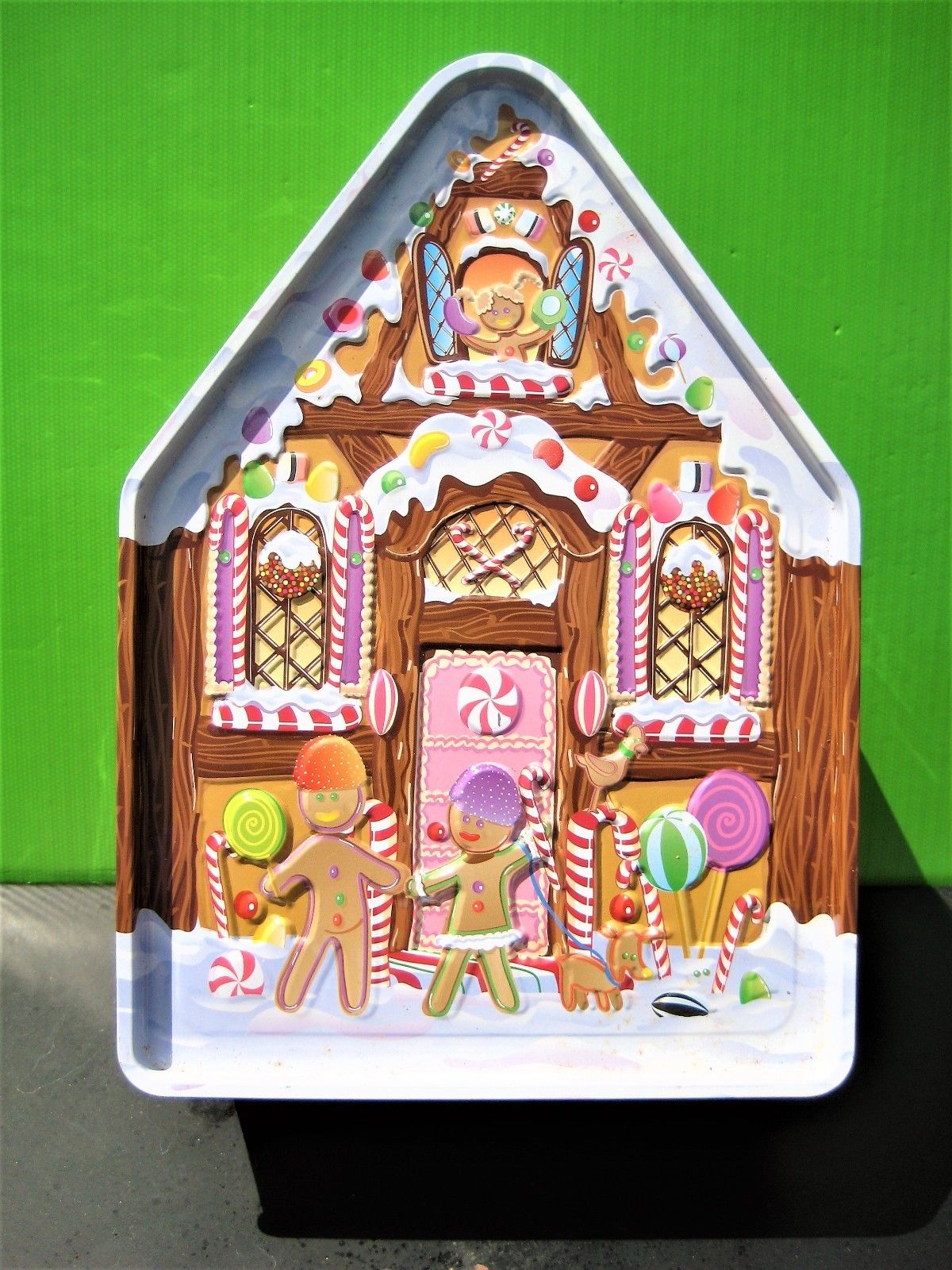 Jumbo Gingerbread House Collectible Tin -- Antique Price Guide Details Page