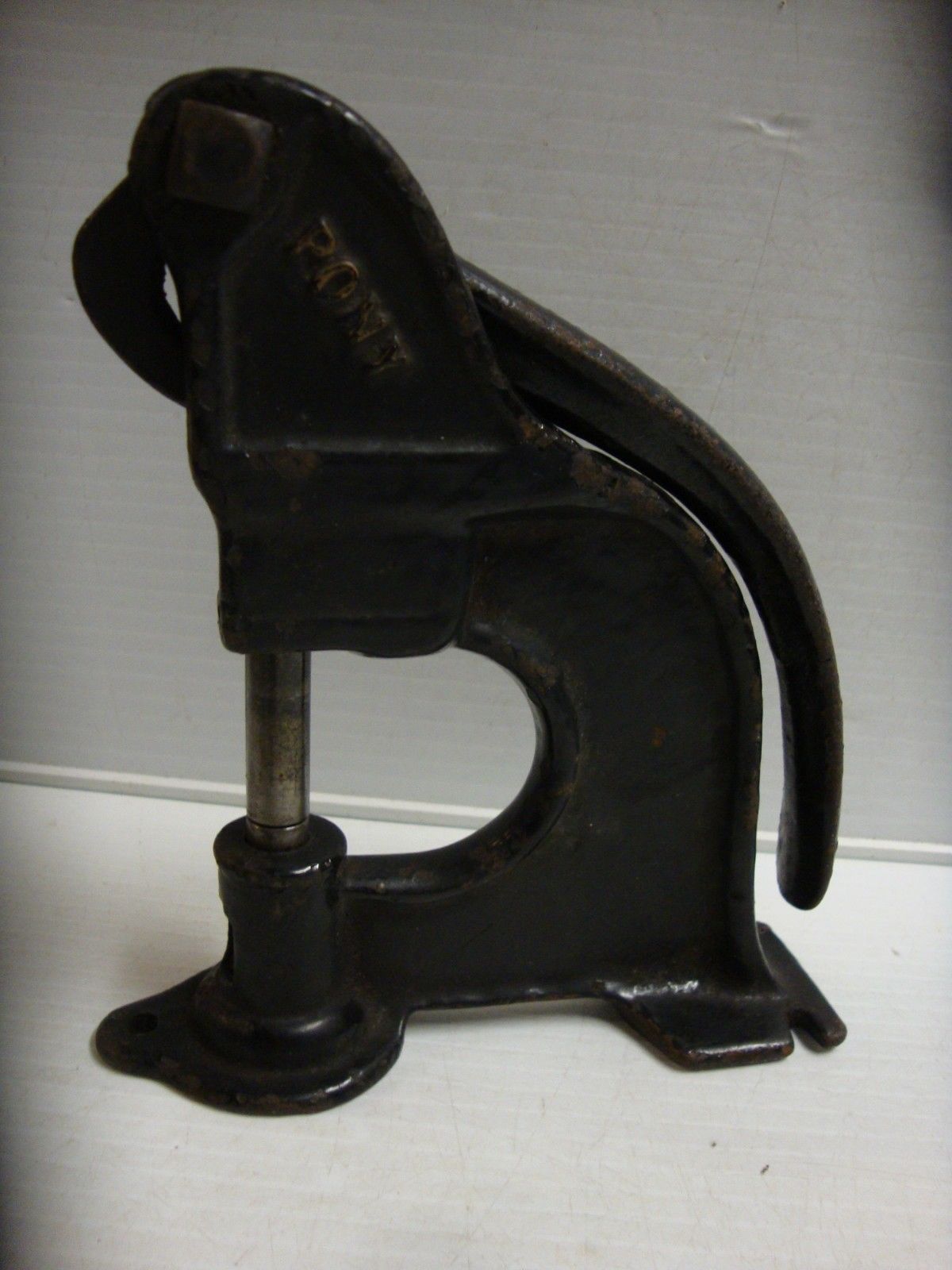ANTIQUE PONY #17 CAST IRON RIVET/LEATHER PUNCH PRESS TOOL PAT. 3-27/10 ...
