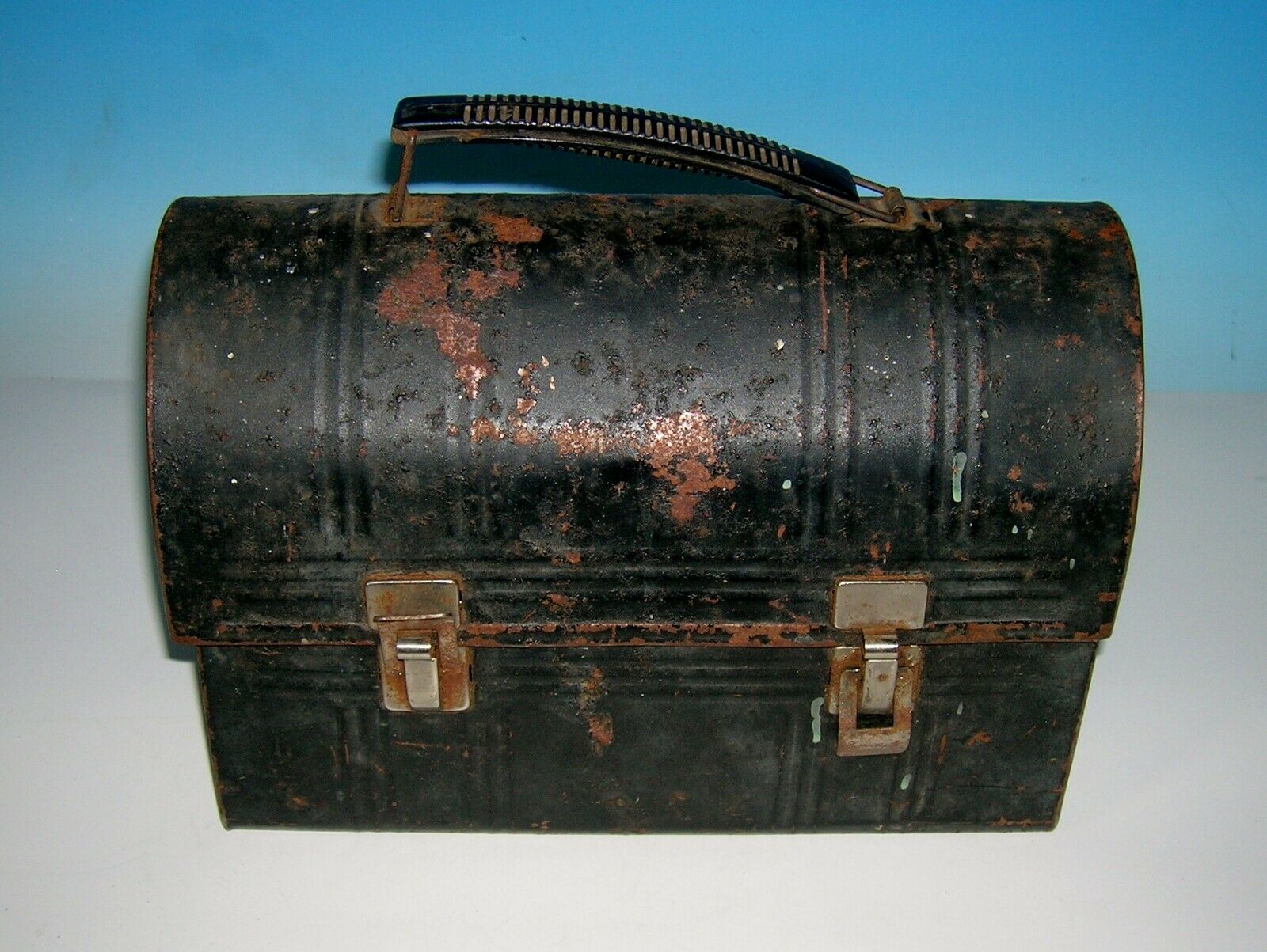 Vtg RUSTY PRIMITIVE Antique DOME TOP Metal Tin LUNCH BOX a great look ...
