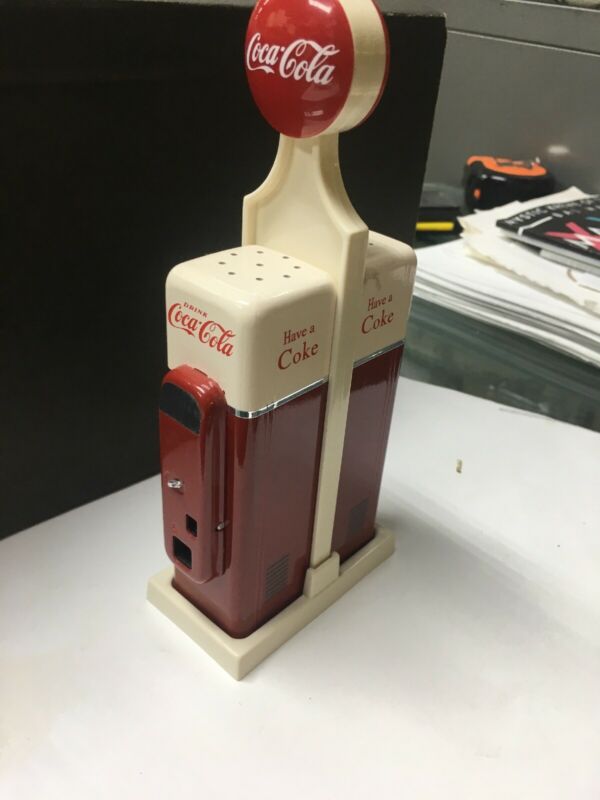 Coca Cola Vending Machine Salt And Pepper Shakers -- Antique Price ...