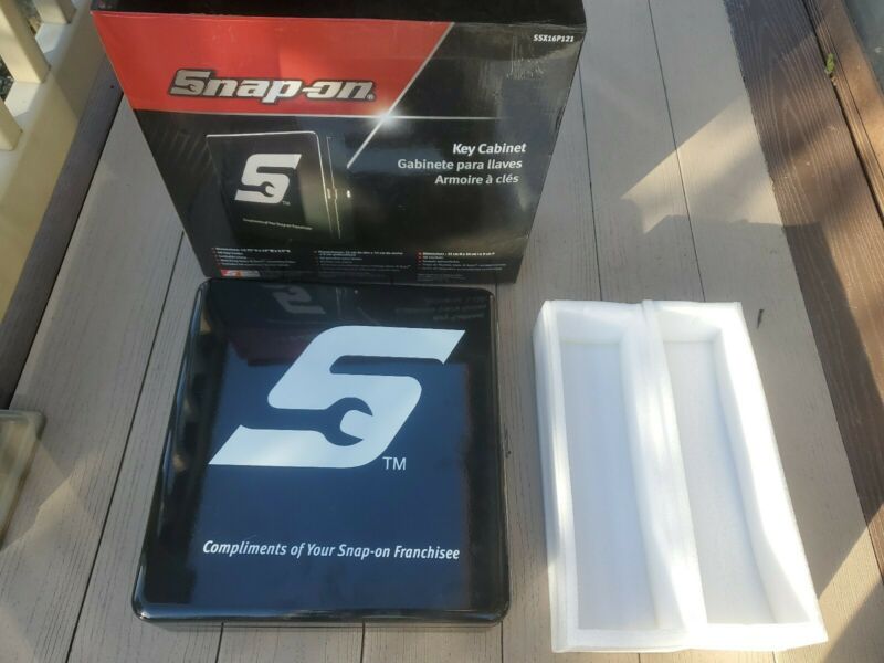 Snap-On Locking 40 Key Cabinet Black Logo Box NEW opened box -- Antique ...
