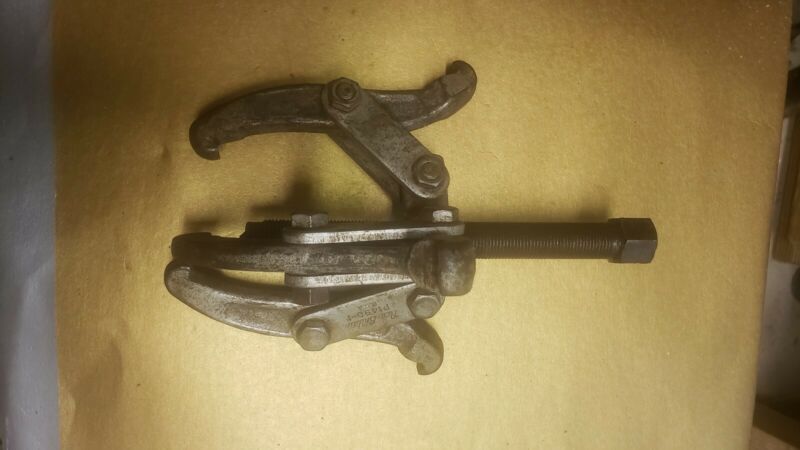 Vintage New Britain tools Model P149D-1 Gear Puller Made in USA 3 Jaw ...