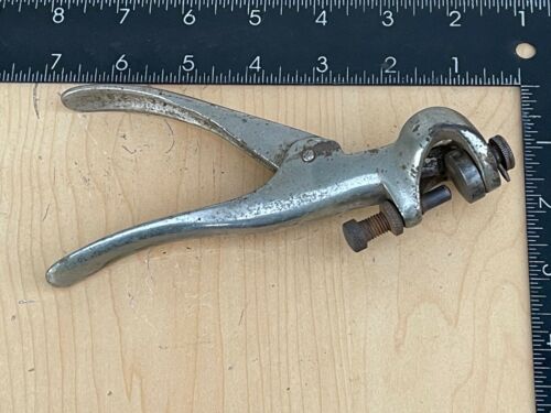 Vintage E.C. Atkins Saw Set Gauge Tool -- Antique Price Guide Details Page