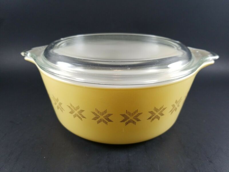 Pyrex Town and Country Cross stitch Snowflake 1-1/2 Pt yellow Casserole ...