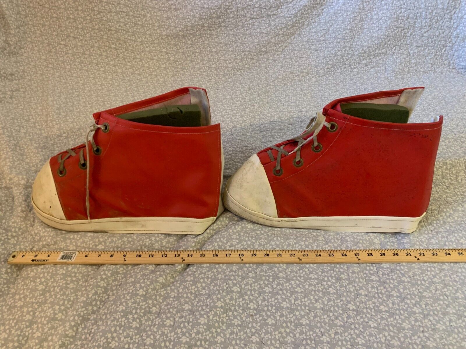 Jasper T. Jowls Red Shoes Cosmetic Cyberamic MMBB Chuck E. Cheese ...